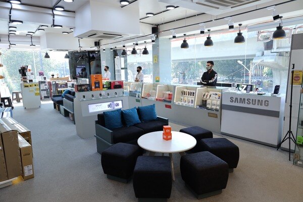 Talk Time Mobile Store in Vadodara